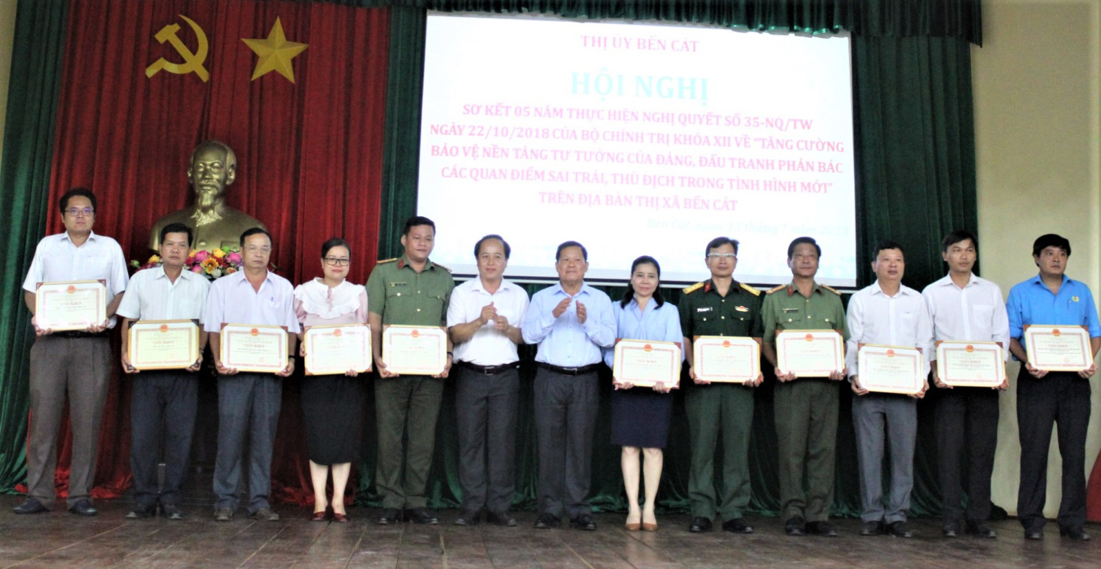 TX.Bến Cát: Khen thưởng nhiều tập thể, cá nhân có thành tích trong công tác bảo vệ nền tảng tư ...